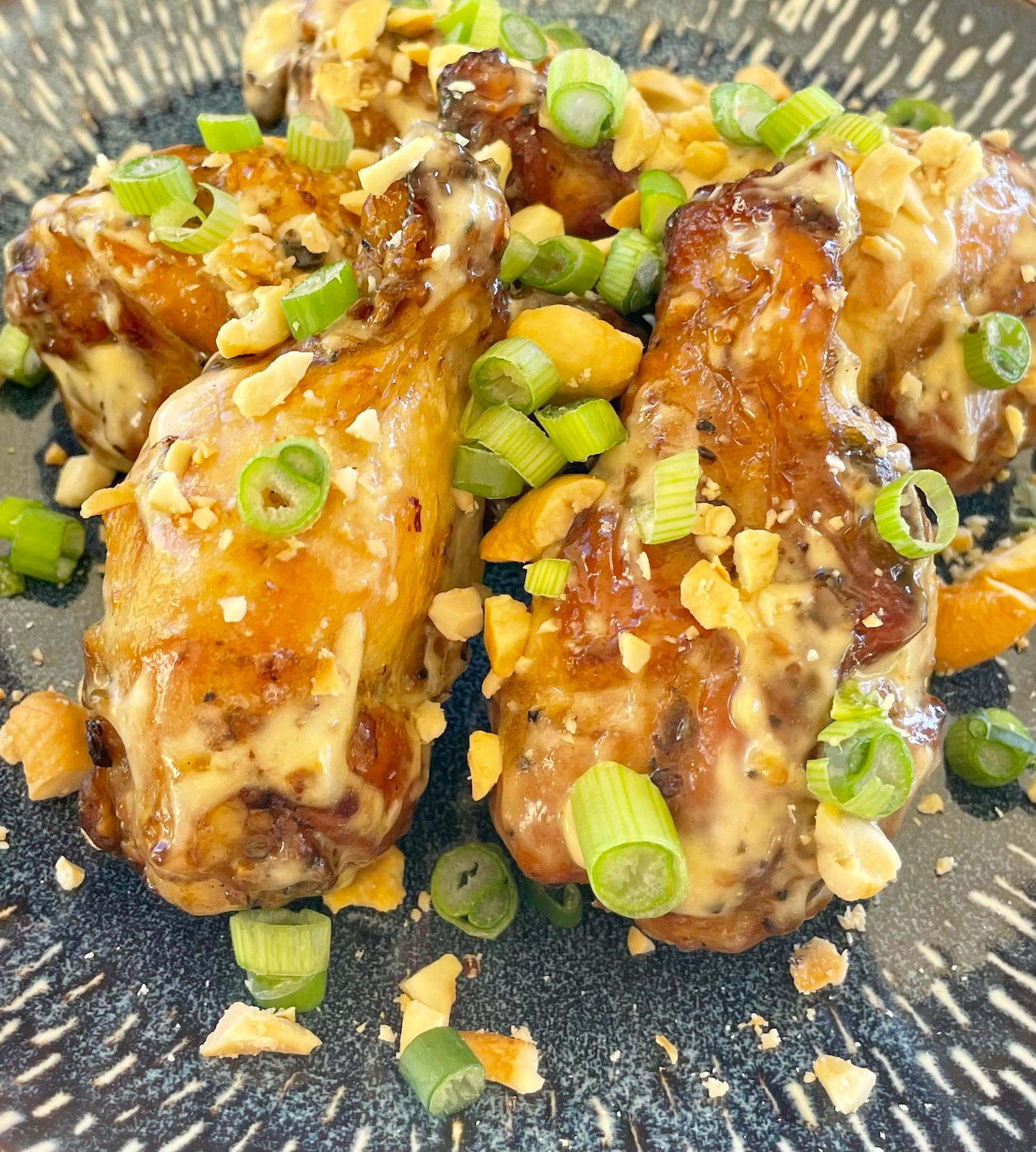 Chicken Wings with White BBQ Sauce – Lootnbooty